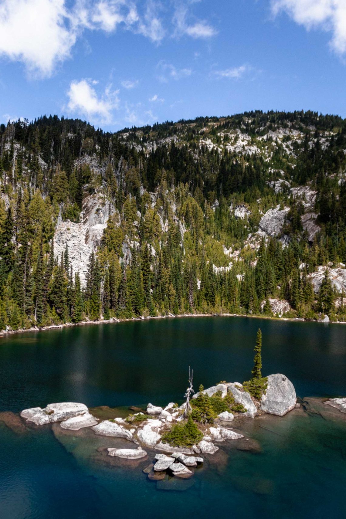 sunlight and lakes | tuck and robin lakes overnight - alpine wanderlust