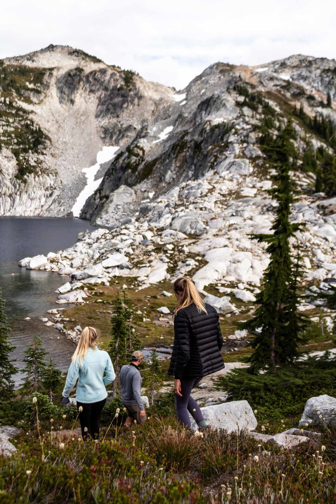 sunlight and lakes | tuck and robin lakes overnight - alpine wanderlust