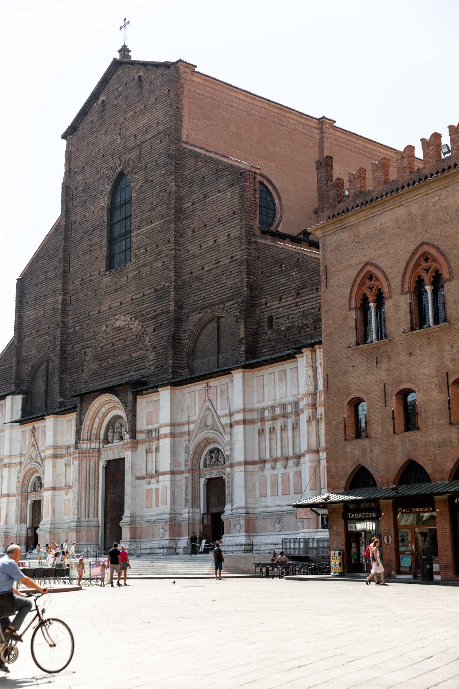 puttering around porticos | a day in bologna - alpine wanderlust