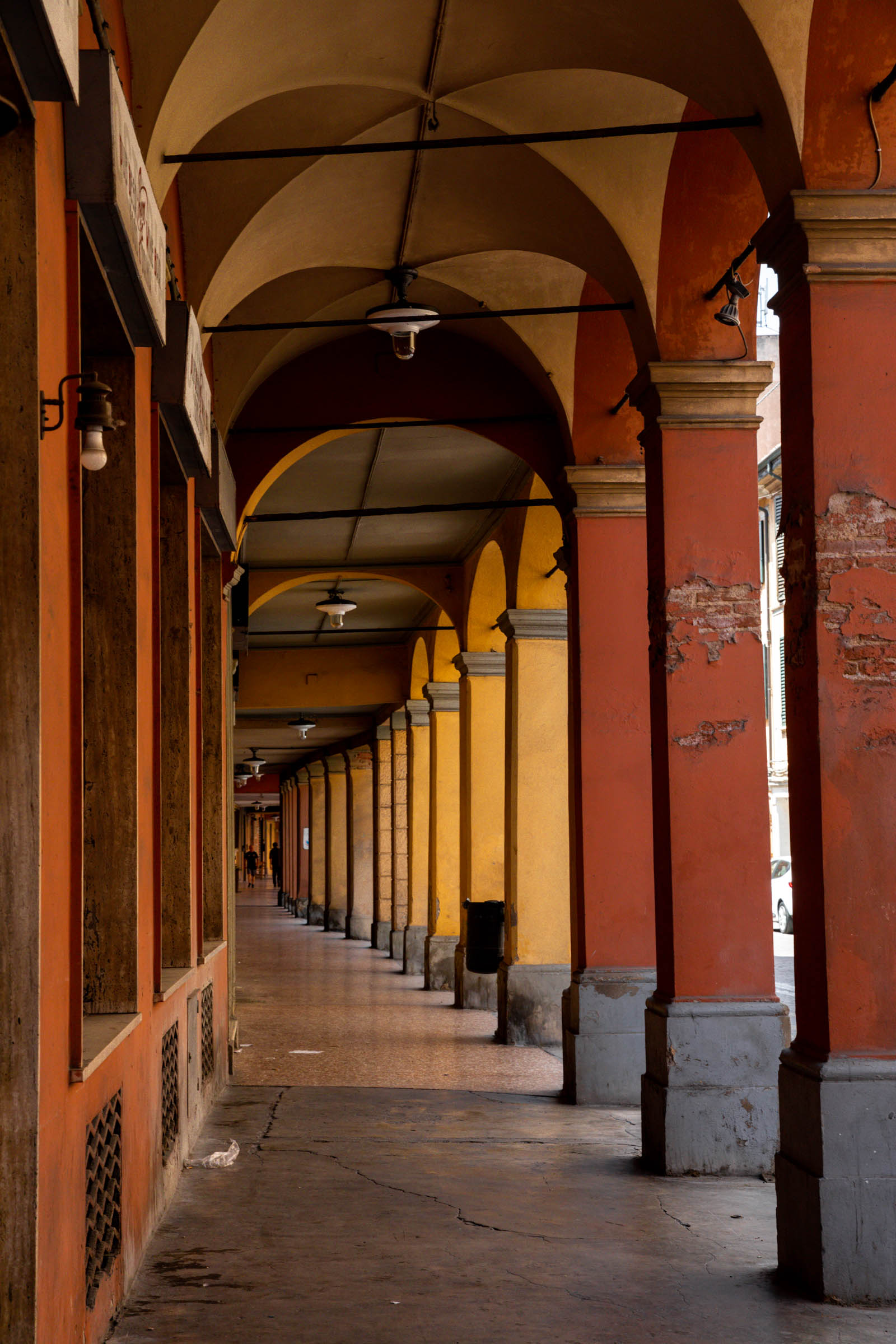 puttering around porticos | a day in bologna - alpine wanderlust